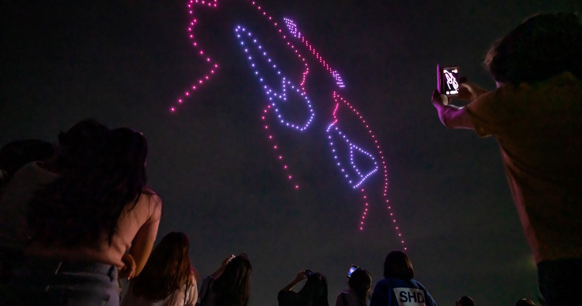 South Korea Encourages Mask Wearing With Massive Drone-Powered Light Show South Korea Encourages Mask Wearing With Massive Drone-Powered Light Show